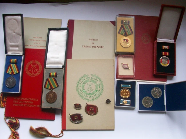 11 ORDEN ABZEICHEN 5 Urkunden Generaloberst NVA ab 1957 Militaria Stasi ...