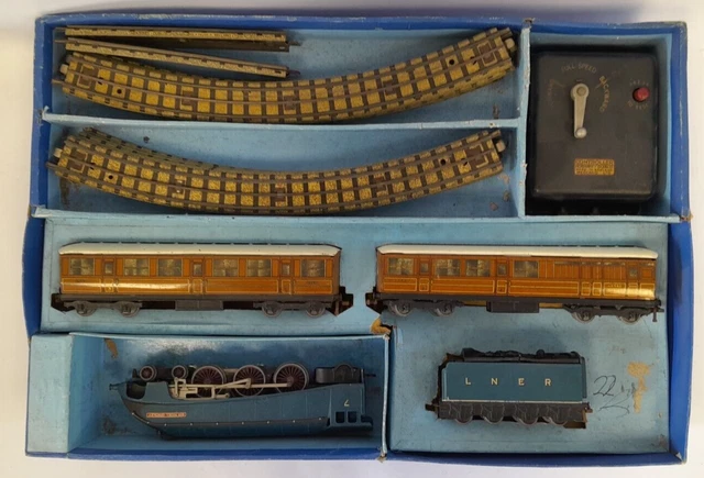 HORNBY DUBLO ELECTRIC Train Sir Nigel Gresley Engine carriages Track ...