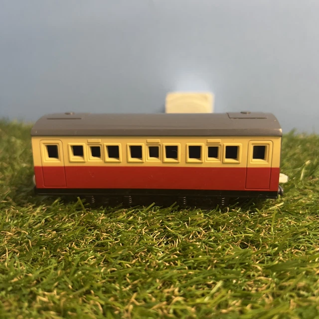 TOMY PLARAIL TRACKMASTER Red Express Coach Rare Thomas The Tank Engine ...