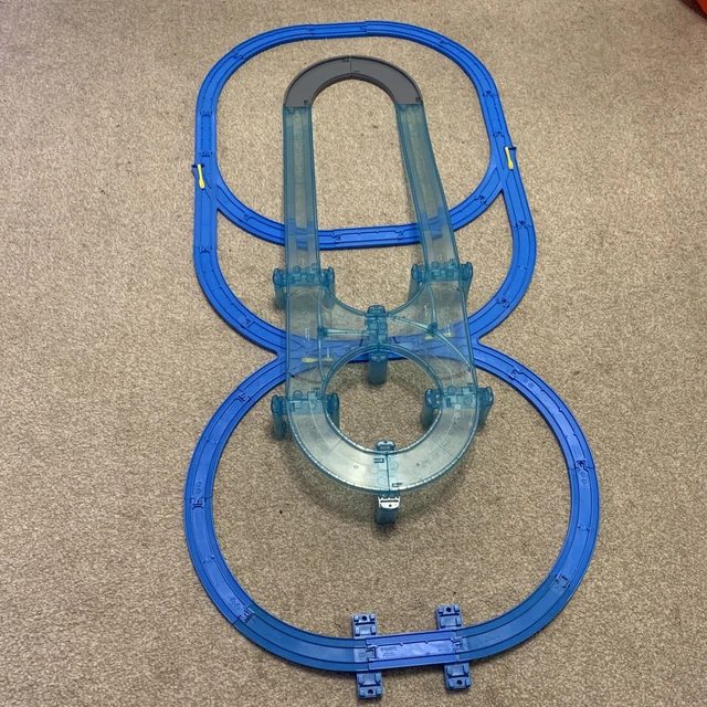 TOMY TRACKMASTER THOMAS And Friends Rail And Road Airport Track Set £4. ...