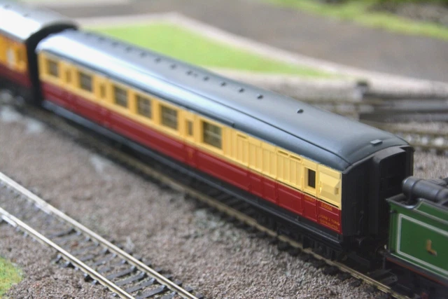 HORNBY R410 EX LNER Composite Brake Coach E10066 Crimson & Cream BOXED ...