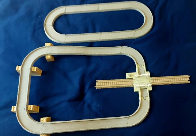 THOMAS AND FRIENDS Trackmaster Road Bridge Rare Level Crossing Track £0 ...