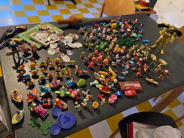 KINDER, SORRISINI, GHOSTBUSTERS, Disney, Jurassic Park, Fievel, Peter ...