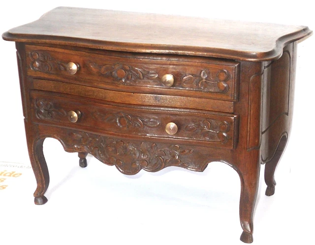 PETITE COMMODE EN bois noyer sculpté ancien xix meuble de maîtrise poupee bru EUR 80,00 ...
