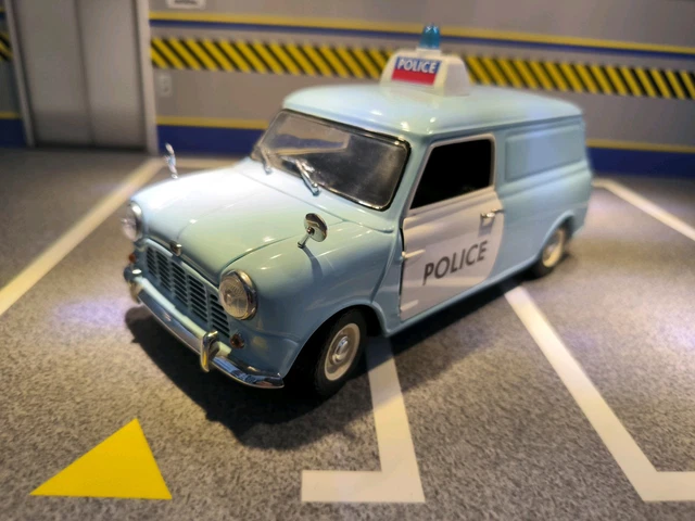 1:18 MODELLAUTO MINI Cooper Police Van Einsatzwagen Kyosho aus ...