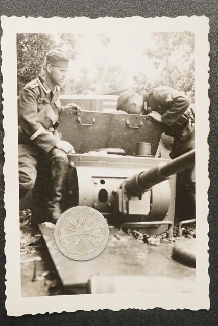 FOTO ALT WK2 Beute Schützenpanzer Kettenfahrzeug Soldaten Front Bild ...