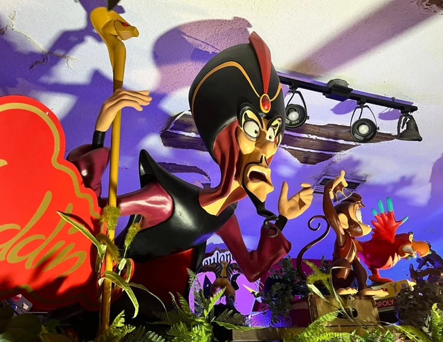 DISNEY STORE BIG statue Display "Jafar" Villain Prop figure! £6,352.49 ...