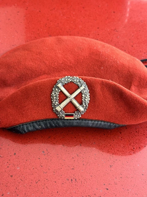 ORIGINAL GERMAN ARTILLERY Bundeswehr Red Beret With Badge 1979 Vintage ...