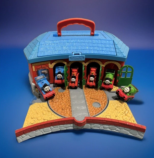 THOMAS & FRIENDS Take-Along Round House Building Carry 2002 With 6 ...