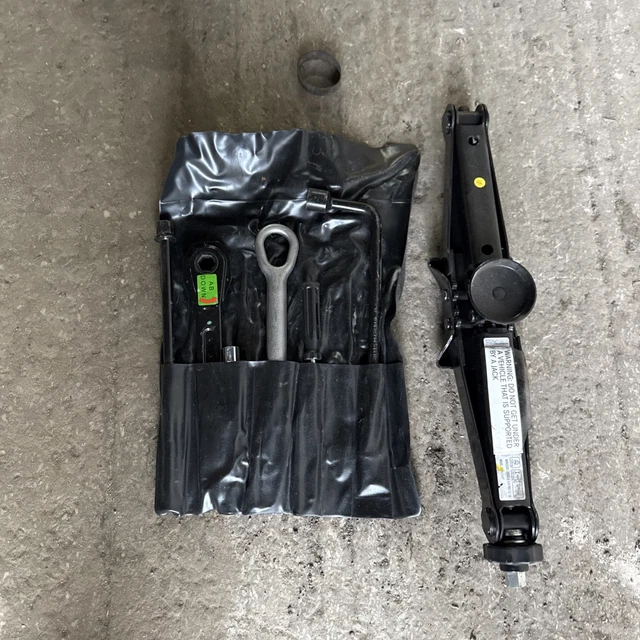 MERCEDES VITO W447 Jack Tool Kit A6395800199 #A7B5 £110.00 - PicClick UK
