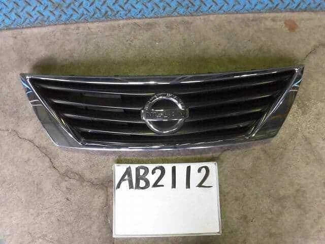 NISSAN LATIO 2013 DBA-N17 Griglia radiatore 623103AA5A [Usata ...