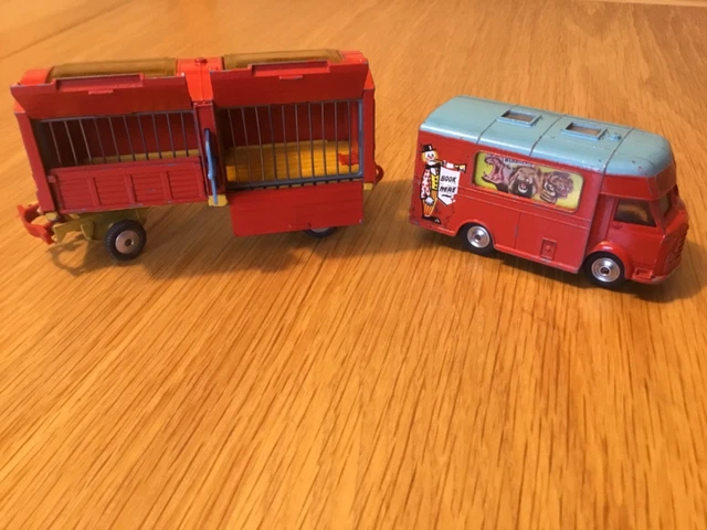 CORGI TOYS CHIPPERFIELDS circus , animal cage and booking office van £ ...