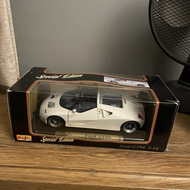 MAISTO SPECIAL EDITION die-cast model 1 /18 scale Ford GT90 Boxed White ...