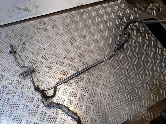 AUDI Q3 8U 06J121075D Conduite de Carburant 2.00 Petrol 147kw 2015 ...