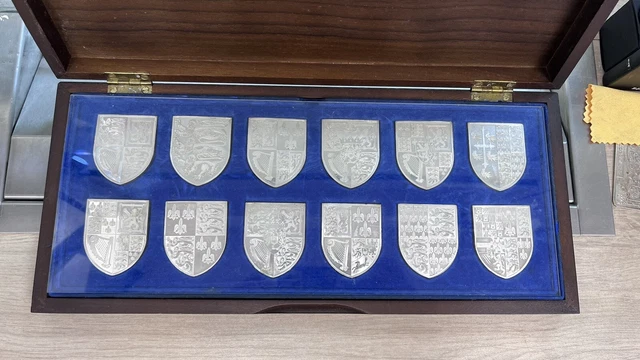 THE ROYAL ARMS Queens Silver Jubilee solid Sterling Silver Ingots ...