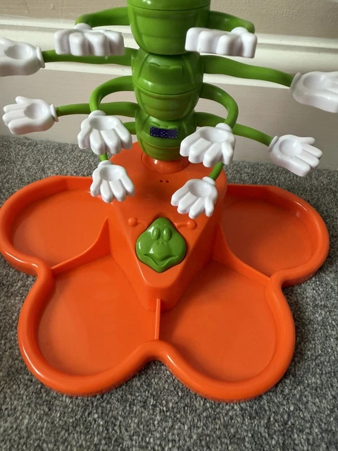 GIGGLE WIGGLE GAME Family board game MB Games Complete With Box £12.94 ...