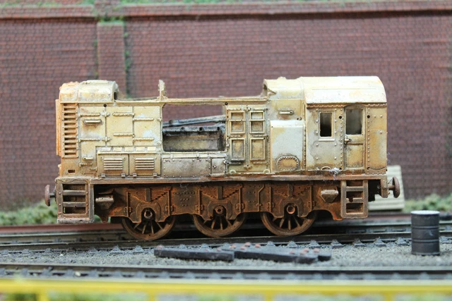SCRAP CLASS 08 Diesel Shunter Locomotive with Exposed Engine (C16) £59. ...