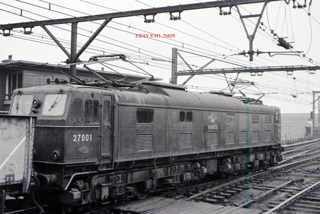 ORIGINAL NEG B&W 35mm slide: Class 77 EM2 27001 @ Sheffield Victoria ...