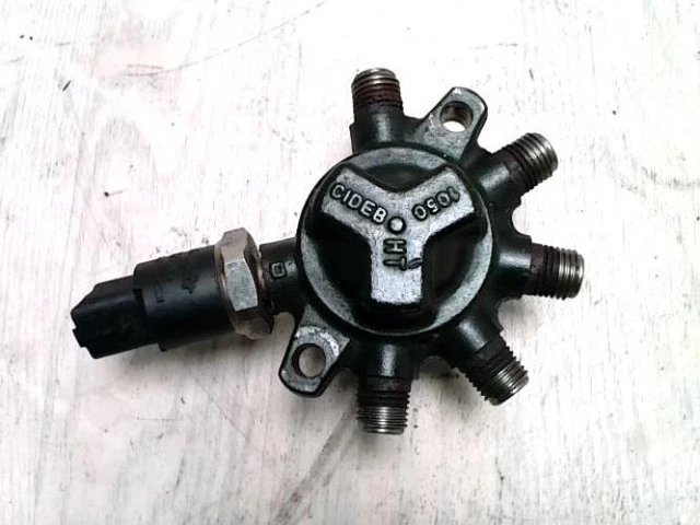 RAMPE INJECTION RENAULT CLIO 2 8200584032 EUR 35,00 - PicClick FR