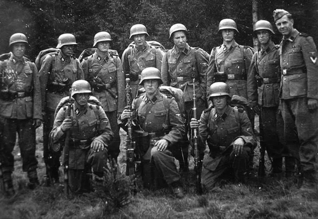 WW2 WWII PHOTO German Soldiers Group Photo World War Two Germany / 2629 ...