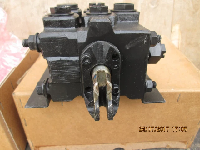 HYDRAULIC VALVE BLOCK - Voac ? Parker - Made In Sweden ** Not China ...