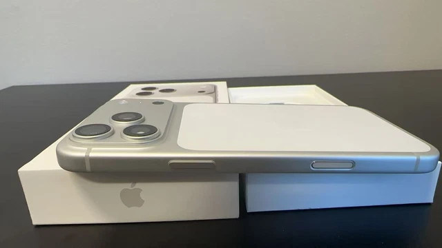 NEW OPEN BOX Apple iPhone 17 Pro 256GB Silver Unlocked (100% Battery ...