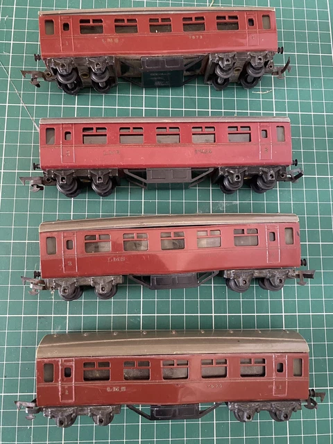 TRIANG LMS RAKE of 4 Coaches - Maroon - 27424 x 2 & 7573 x 2 £5.00 ...