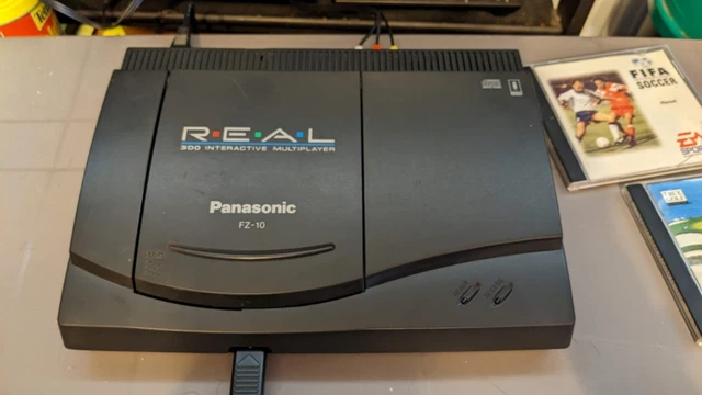 PANASONIC 3DO CONSOLE with CAPCOM controller and games.TESTED WORKING ...