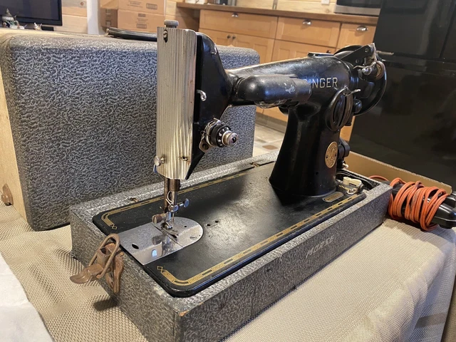 VINTAGE 1948 Singer Model 201 Sewing Machine W/Base And Morse Travel ...
