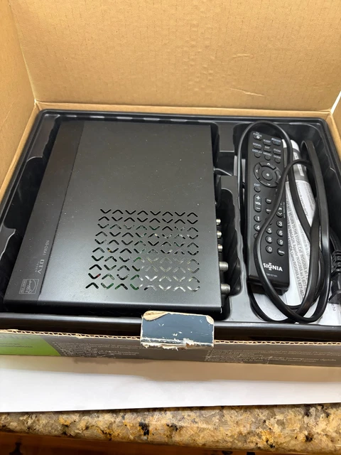 INSIGNIA NS-DXA1-APT Digital To Analog Converter Box W/Remote See Desc ...