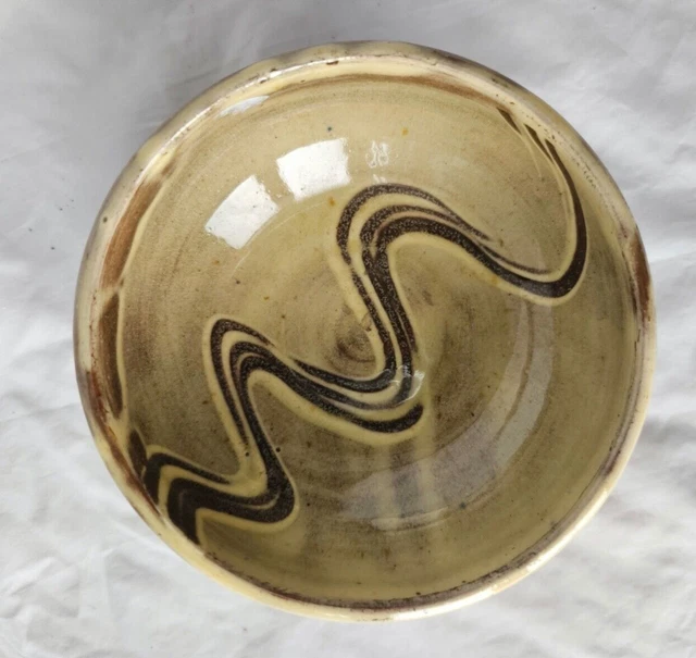 WINCHCOMBE STUDIO POTTERY early slipware bowl, circa 1930-1950, By ...