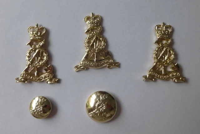 BRITISH ARMY CAP Badge, Collar Badges, Buttons - Royal Pioneer Corps ...