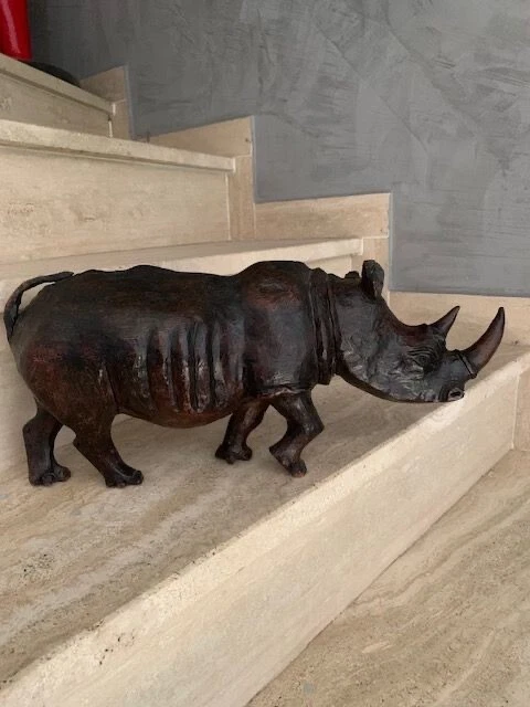 RHINOCÉROS ANCIENNE SCULPTURE en bois dur massif 3,6 Kg. EUR 135,00 - PicClick FR