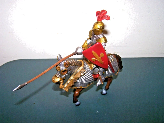 SCHLEICH KNIGHTS KNIGHT W/Lance On Armored Horse Red #70017 Retired £19 ...