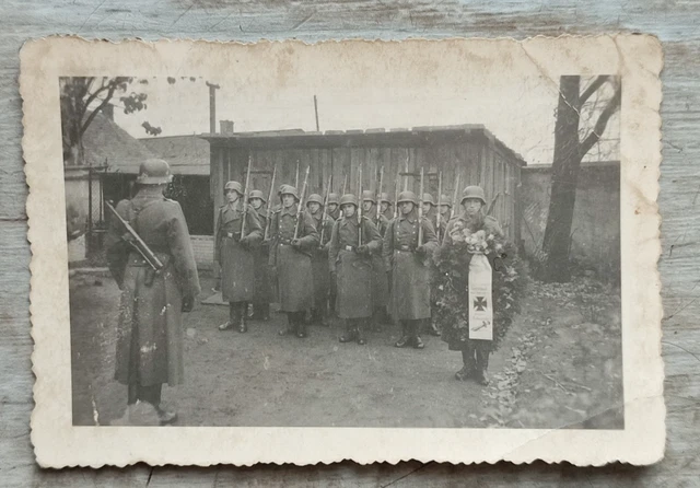 SOLDATEN KAMERADEN BEERDIGUNG Front Gewehr Wehrmacht 2.WK (9x6) Orig ...