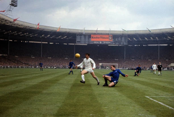 TOTTENHAM HOTSPURS ALAN Mullery Chelseas Ron Harris action 1967 Old ...