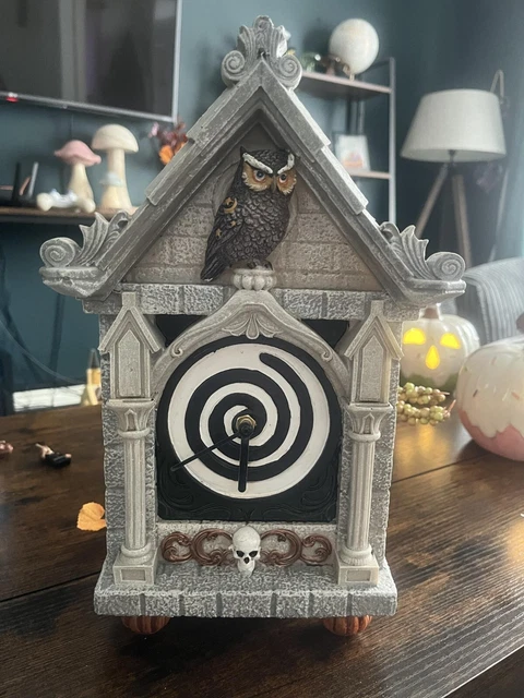 TKMAXX GRAVEYARD MANTLE Halloween Autumn Clock Haunted House Spooky ...