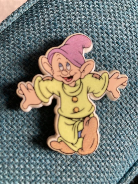 DOPEY - SNOW White And The Seven Dwarfs - Disney - Plastic Pin Badge £3 ...