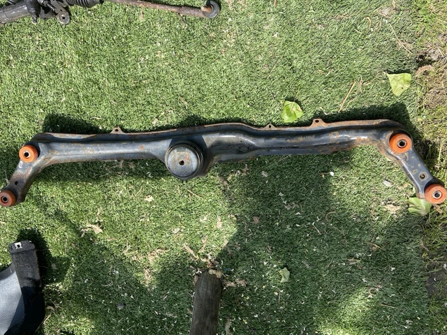 GOLF MK3 FRONT SUBFRAME CROSS MEMBER POLLY BUSHES 1.4 1.6 1.8 2.0 2.8 ...