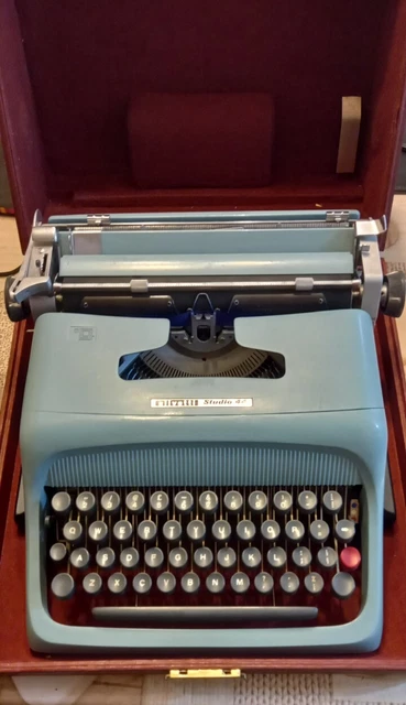 VINTAGE COLLECTABLE OLIVETTI Studio 44 Pale Blue Typewriter In Case EUR ...