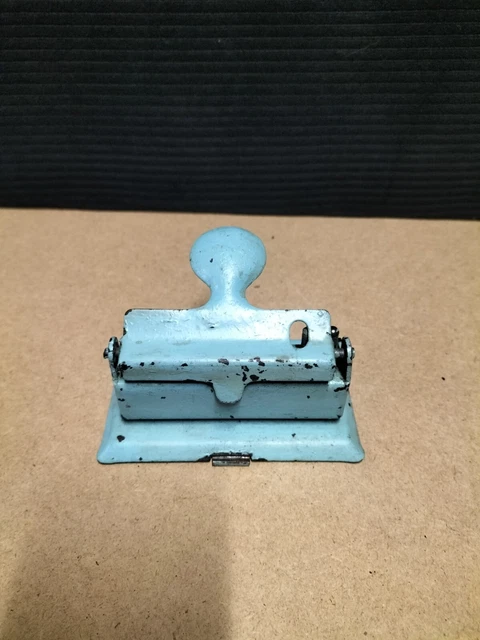 ANCIENNE PERFOREUSE DE bureau metal 2 trous - Vintage - Voir Boutique ...