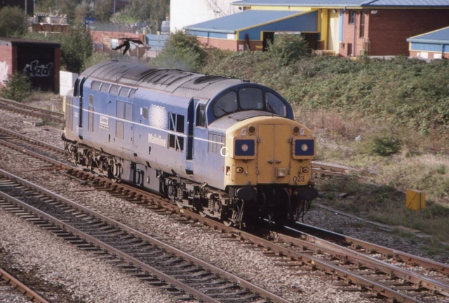 35MM SLIDE BRITISH Railway Br Diesel Class 37 - 37023 At Swindon 24/10 ...