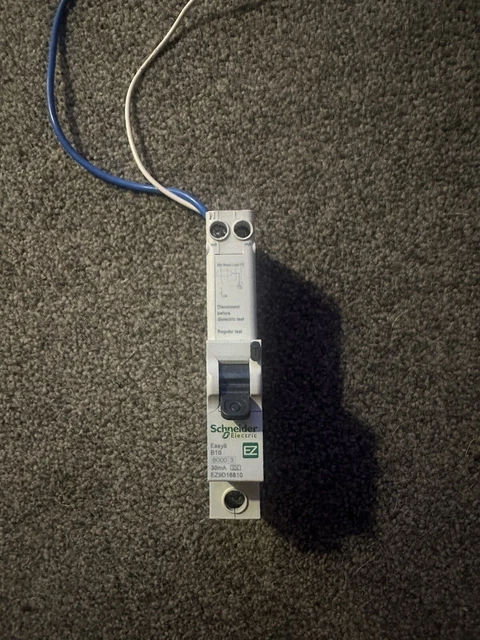 SCHNEIDER CURVE B 6kA 10-32mA RCBO RCD MCB TYPE A EASY9 EZ9D16820 £10. ...
