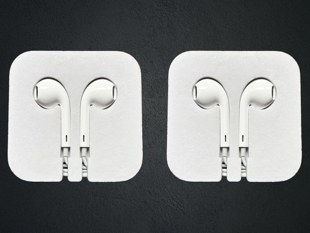 2 NEW APPLE EarPods with 3.5mm AUX Headphone Plug Original Genuine OEM ...