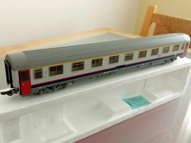 ROCO 45706 SNCB 1st class corridor COACH SCALE 1:87 LENGTH £39.16 ...