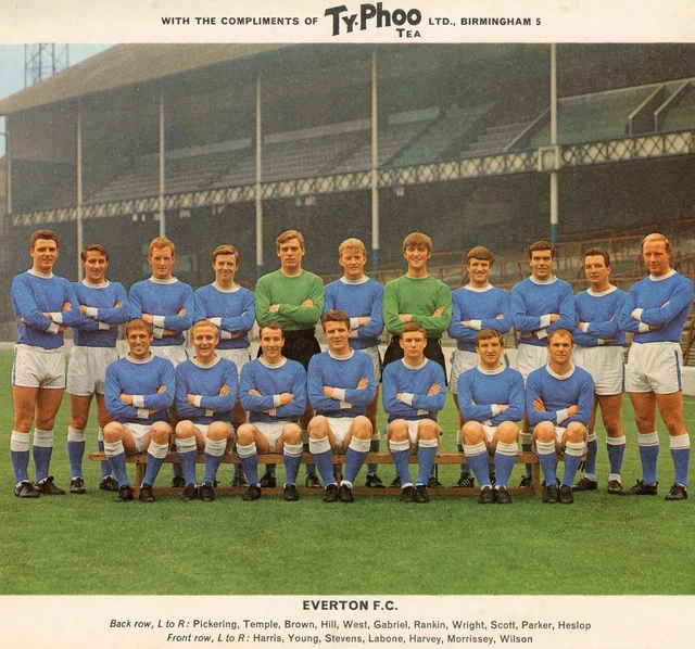 VINTAGE TEAM PHOTOGRAPH Everton FC Typhoo Tea Ltd card football soccer ...