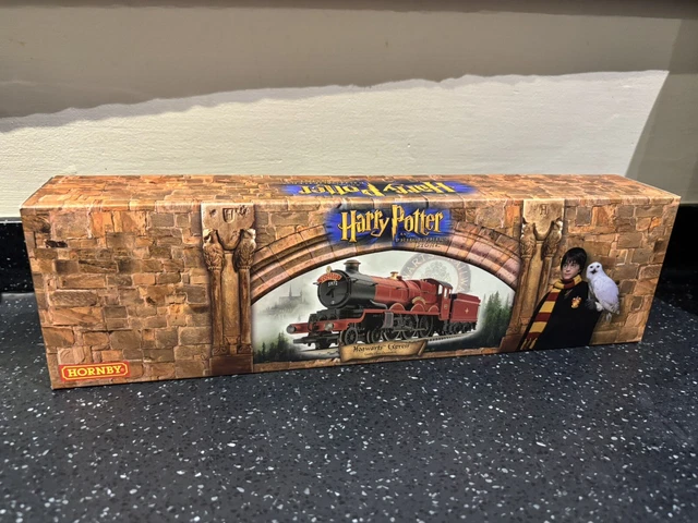 HORNBY R2284 HARRY Potter Hogwarts Express - BRAND NEW - Hogwarts ...