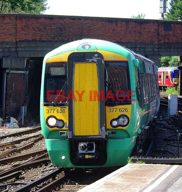 PHOTO CLASS 377 Southern Railway 377 626 Arriving At Clapham Junction ... PHOTO CLASS 377 Southern Railway 377 626 Arriving At Clapham Junction ...