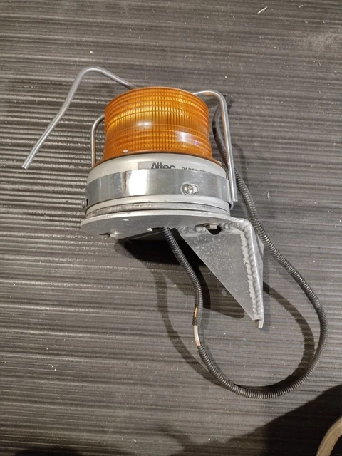 ALTEC MODEL 68451218 Strobe Light Bucket Truck Altec Mount £93.11 ...