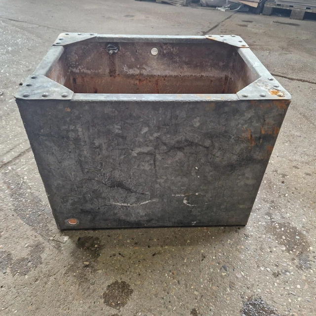 VINTAGE GALVANISED WATER tank Riveted, Upcycle Garden Planter ...